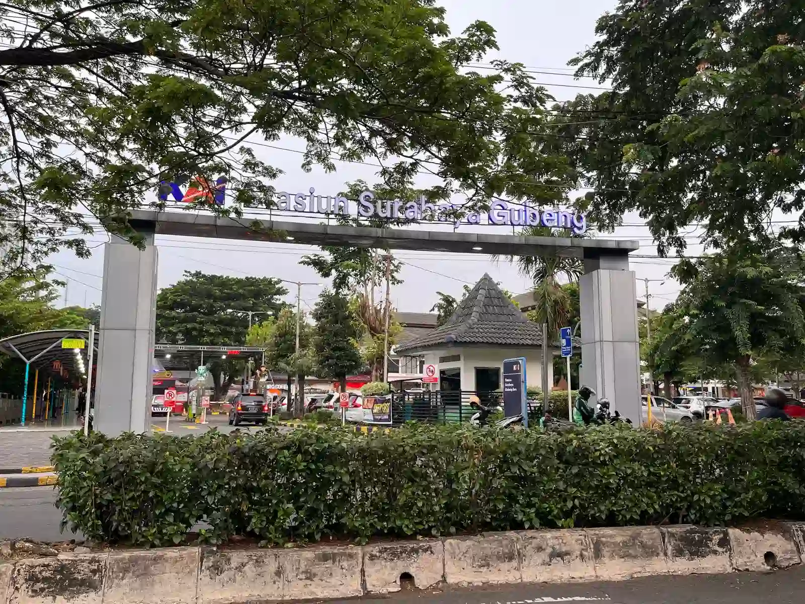 Sewa Motor Stasiun Gubeng | Rentranss