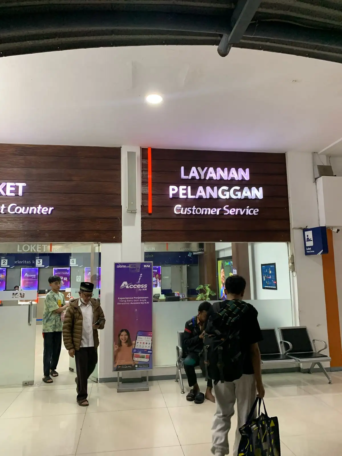 Customer Service Stasiun Gubeng Surabaya | Rentranss