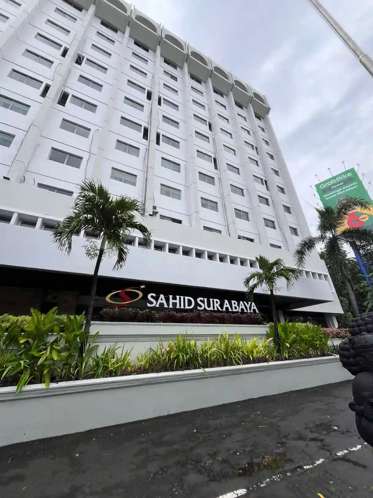 Sewa Motor Hotel Sahid Surabaya Murah | Rentranss